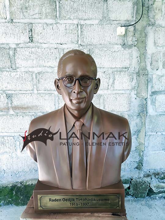 Jasa Pembuatan Patung Dada – Fiber – Kuningan - Perunggu